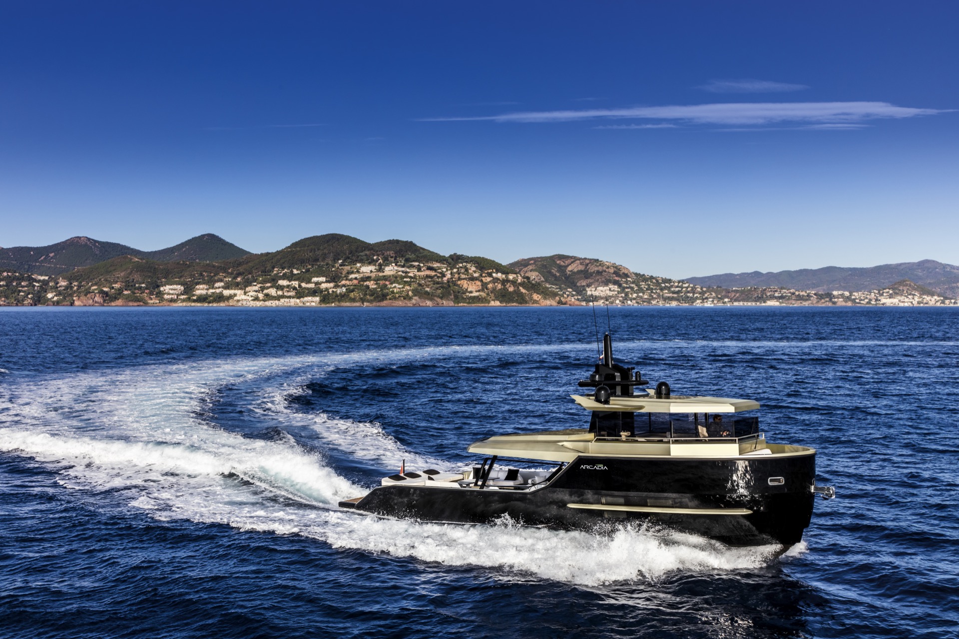 Yacht SHERPA, Arcadia Yachts | CHARTERWORLD Luxury Superyacht Charters